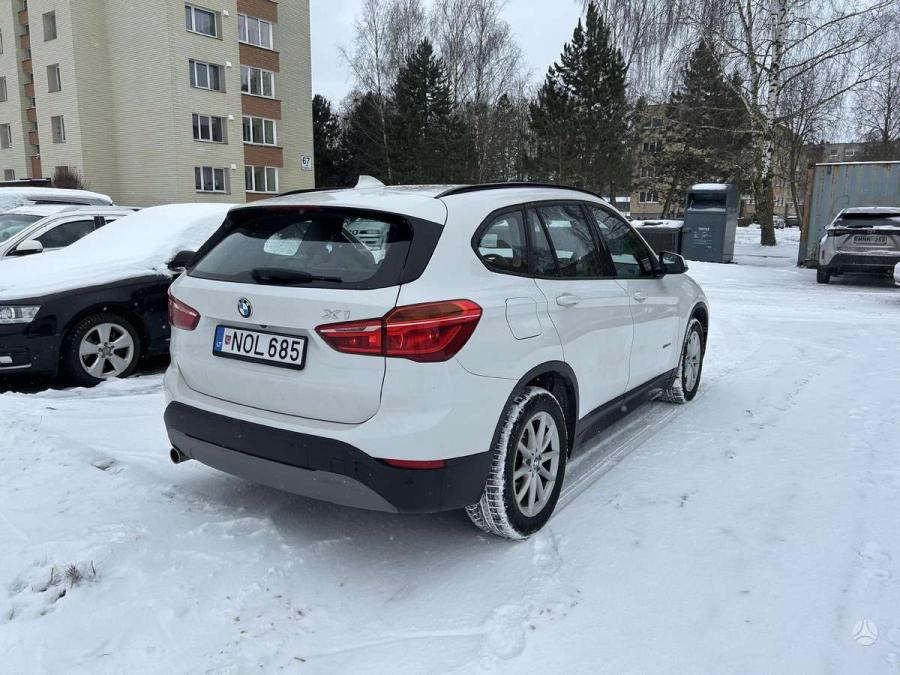 White BMW X1 2016 in Kursenai, with an engine capacity of 2.00 L and mileage of 270 thousand km for 10800 €, photo 4 on AUTOMOTO.COM.LV