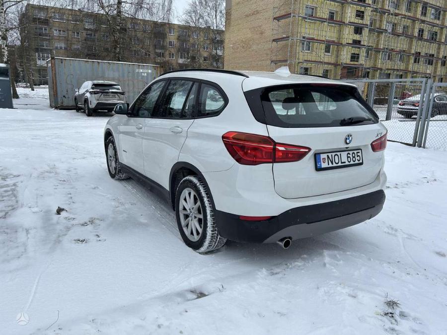White BMW X1 2016 in Kursenai, with an engine capacity of 2.00 L and mileage of 270 thousand km for 10800 €, photo 5 on AUTOMOTO.COM.LV