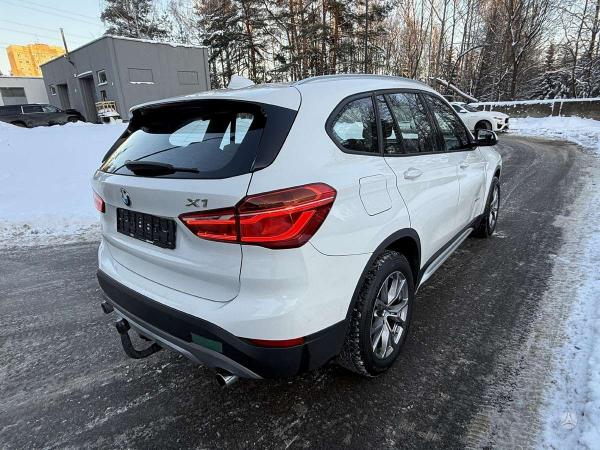 White BMW X1 2016 in Vilnius, with an engine capacity of 2.00 L and mileage of 142 thousand km for 9400 €, photo 4 on AUTOMOTO.COM.LV