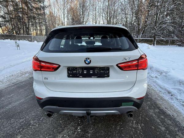 White BMW X1 2016 in Vilnius, with an engine capacity of 2.00 L and mileage of 142 thousand km for 9400 €, photo 5 on AUTOMOTO.COM.LV