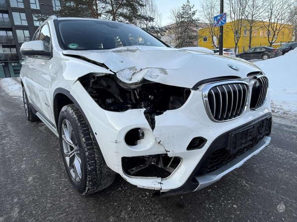 White BMW X1 2016 in Vilnius, with an engine capacity of 2.00 L and mileage of 142 thousand km for 9400 €, photo 10 on AUTOMOTO.COM.LV