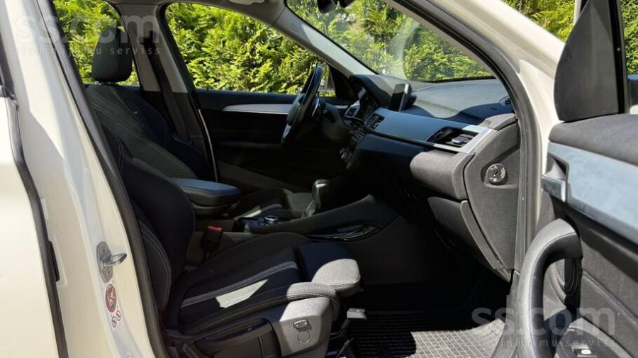 White BMW X1 2016 in Riga, with an engine capacity of 2.00 L and mileage of 206 thousand km for 14800 €, photo 21 on AUTOMOTO.COM.LV