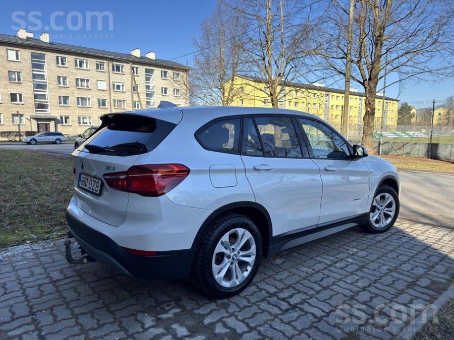 White BMW X1 2016 in Tallinn, with an engine capacity of 1.60 L and mileage of 291 thousand km for 9490 €, photo 5 on AUTOMOTO.COM.LV
