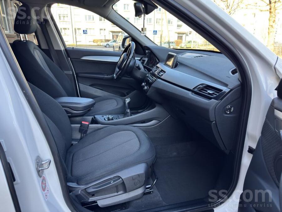 White BMW X1 2016 in Tallinn, with an engine capacity of 1.60 L and mileage of 291 thousand km for 9490 €, photo 10 on AUTOMOTO.COM.LV
