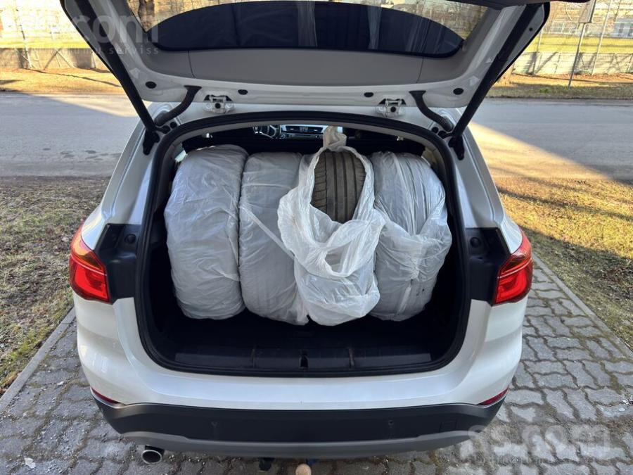 White BMW X1 2016 in Tallinn, with an engine capacity of 1.60 L and mileage of 291 thousand km for 9490 €, photo 14 on AUTOMOTO.COM.LV