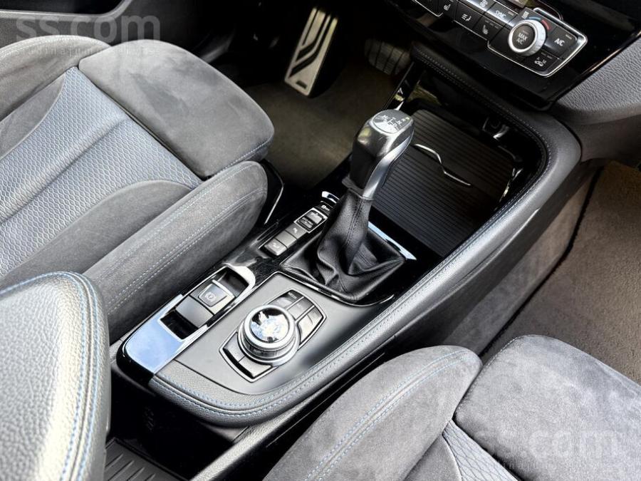White BMW X1 2016 in Riga, with an engine capacity of 2.00 L and mileage of 231 thousand km for 13800 €, photo 17 on AUTOMOTO.COM.LV