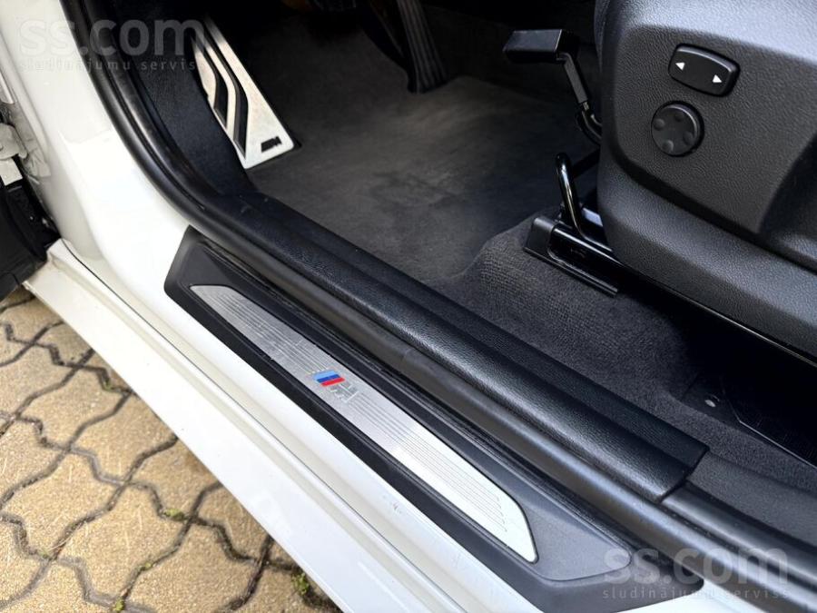 White BMW X1 2016 in Riga, with an engine capacity of 2.00 L and mileage of 231 thousand km for 13800 €, photo 18 on AUTOMOTO.COM.LV