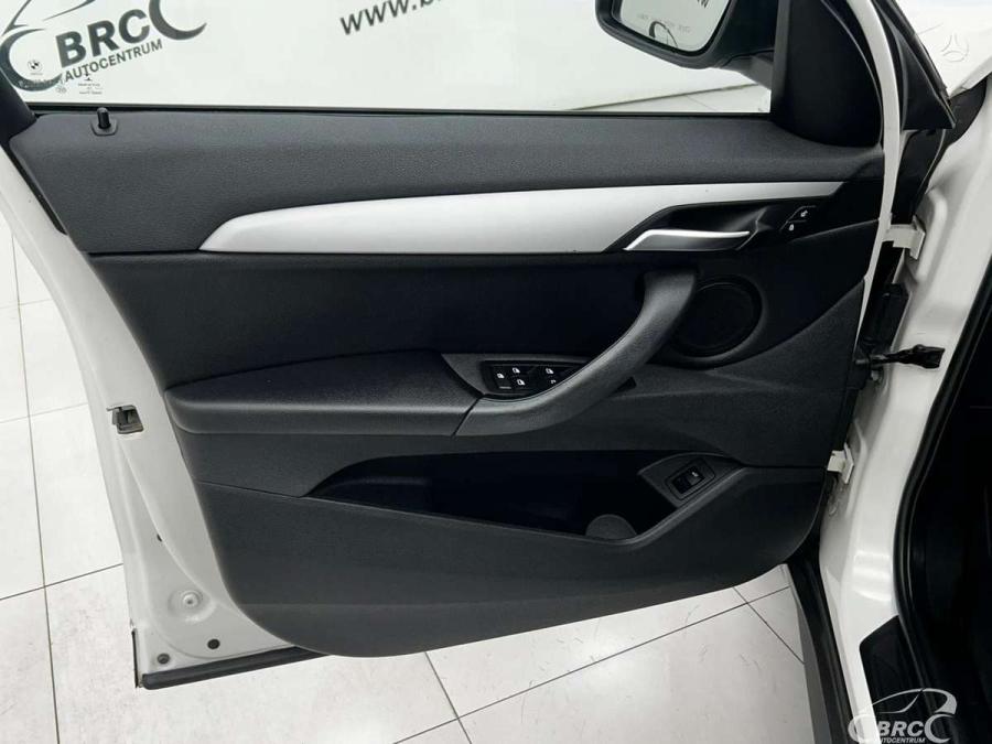 White BMW X1 2016 in Vilnius, with an engine capacity of 2.00 L and mileage of 120 thousand km for 15500 €, photo 14 on AUTOMOTO.COM.LV