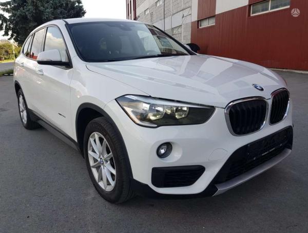 White BMW X1 2016 in Siauliai, with an engine capacity of 2.00 L and mileage of 301 thousand km for 11200 €, photo 2 on AUTOMOTO.COM.LV
