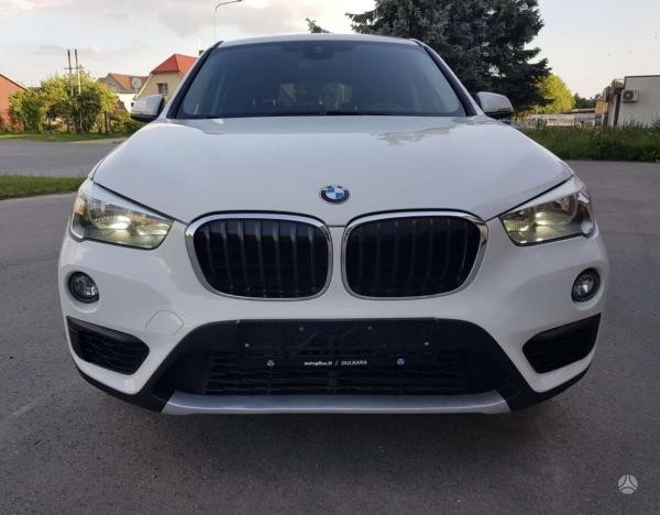 White BMW X1 2016 in Siauliai, with an engine capacity of 2.00 L and mileage of 301 thousand km for 11200 €, photo 3 on AUTOMOTO.COM.LV