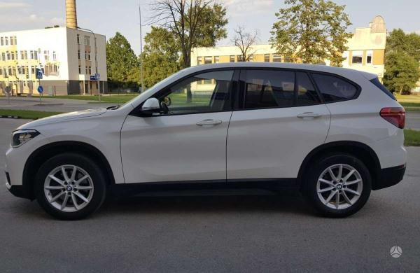 White BMW X1 2016 in Siauliai, with an engine capacity of 2.00 L and mileage of 301 thousand km for 11200 €, photo 8 on AUTOMOTO.COM.LV