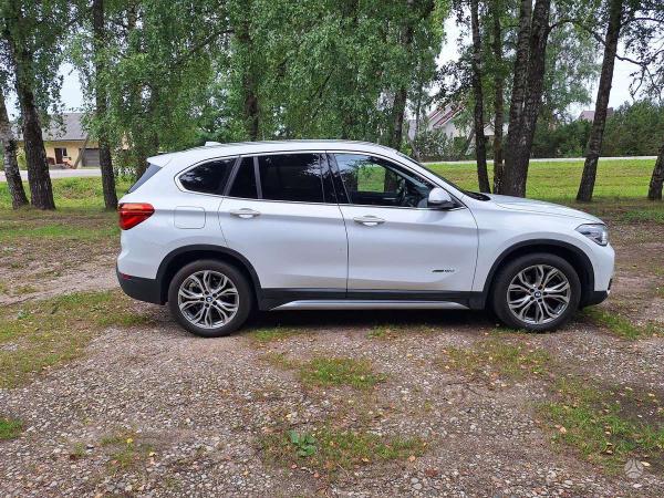 White BMW X1 2016 in Utena, with an engine capacity of 2.00 L and mileage of 207 thousand km for 12650 €, photo 4 on AUTOMOTO.COM.LV