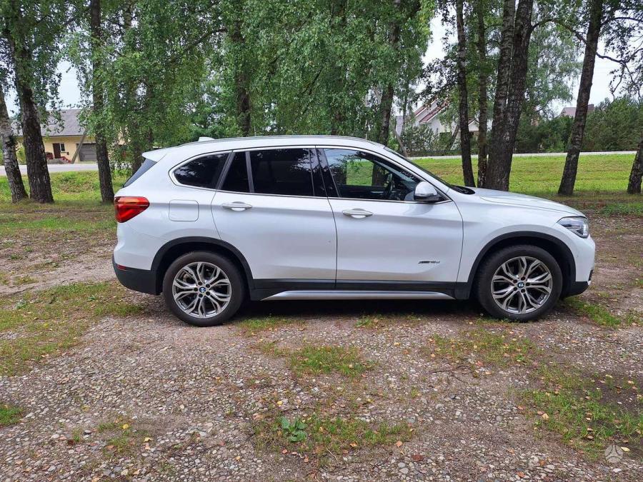 White BMW X1 2016 in Utena, with an engine capacity of 2.00 L and mileage of 207 thousand km for 12650 €, photo 5 on AUTOMOTO.COM.LV