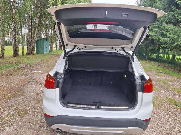 White BMW X1 2016 in Utena, with an engine capacity of 2.00 L and mileage of 207 thousand km for 12650 €, photo 7 on AUTOMOTO.COM.LV