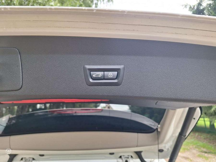 White BMW X1 2016 in Utena, with an engine capacity of 2.00 L and mileage of 207 thousand km for 12650 €, photo 9 on AUTOMOTO.COM.LV