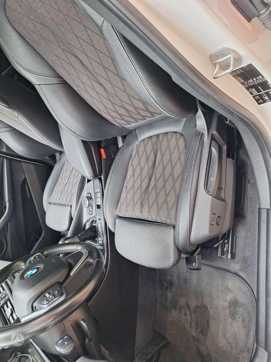 White BMW X1 2016 in Utena, with an engine capacity of 2.00 L and mileage of 207 thousand km for 12650 €, photo 14 on AUTOMOTO.COM.LV