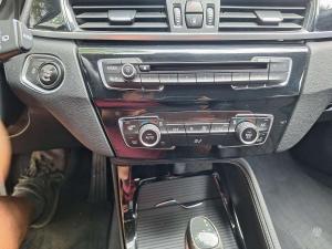 White BMW X1 2016 in Utena, with an engine capacity of 2.00 L and mileage of 207 thousand km for 12650 €, photo 16 on AUTOMOTO.COM.LV