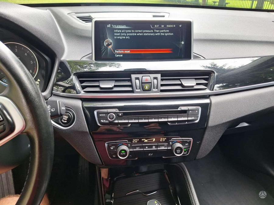 White BMW X1 2016 in Utena, with an engine capacity of 2.00 L and mileage of 207 thousand km for 12650 €, photo 17 on AUTOMOTO.COM.LV