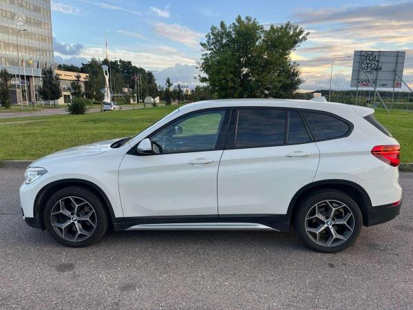 White BMW X1 2016 in Vilnius, with an engine capacity of 2.00 L and mileage of 101 thousand km for 15999 €, photo 4 on AUTOMOTO.COM.LV