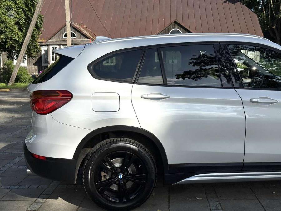 White BMW X1 2016 in Kaunas, with an engine capacity of 2.00 L and mileage of 245 thousand km for 11500 €, photo 10 on AUTOMOTO.COM.LV