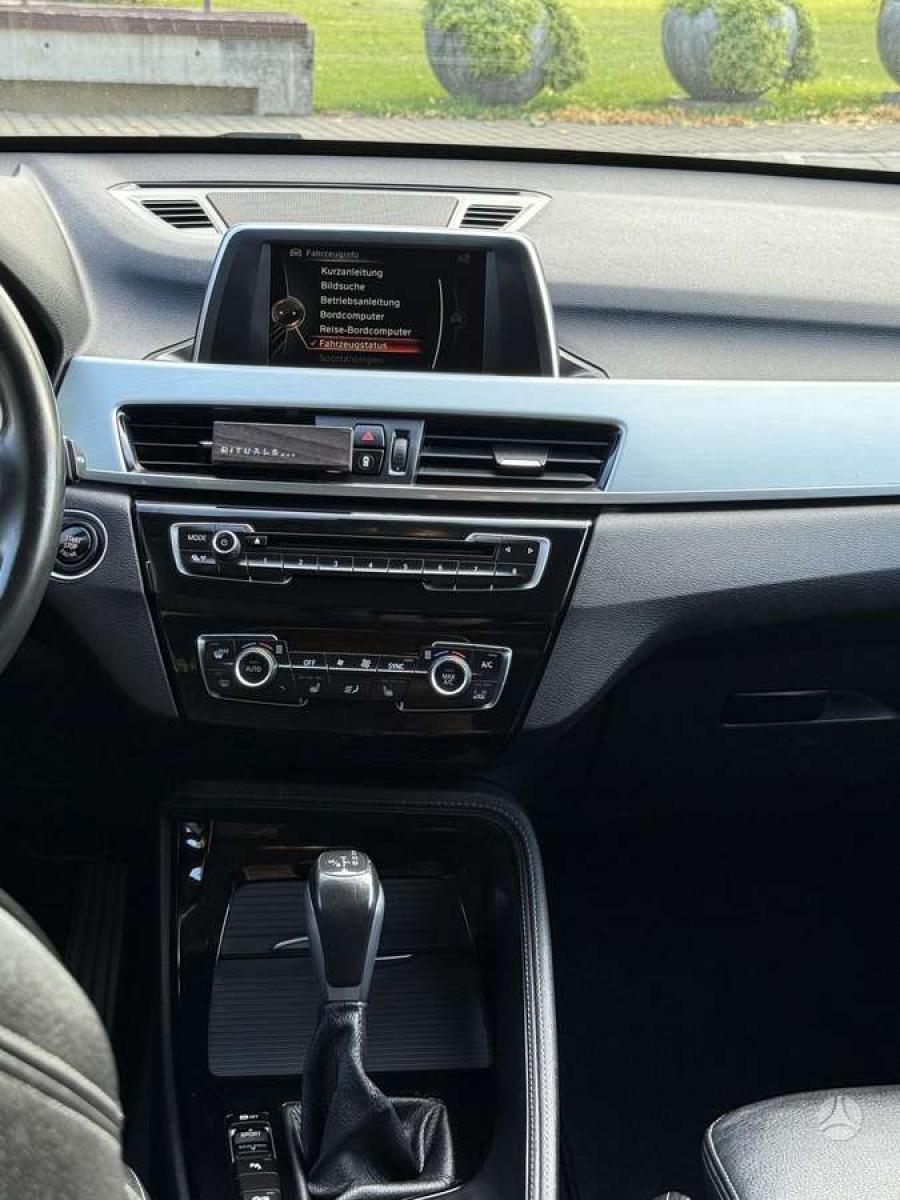 White BMW X1 2016 in Kaunas, with an engine capacity of 2.00 L and mileage of 245 thousand km for 11500 €, photo 32 on AUTOMOTO.COM.LV