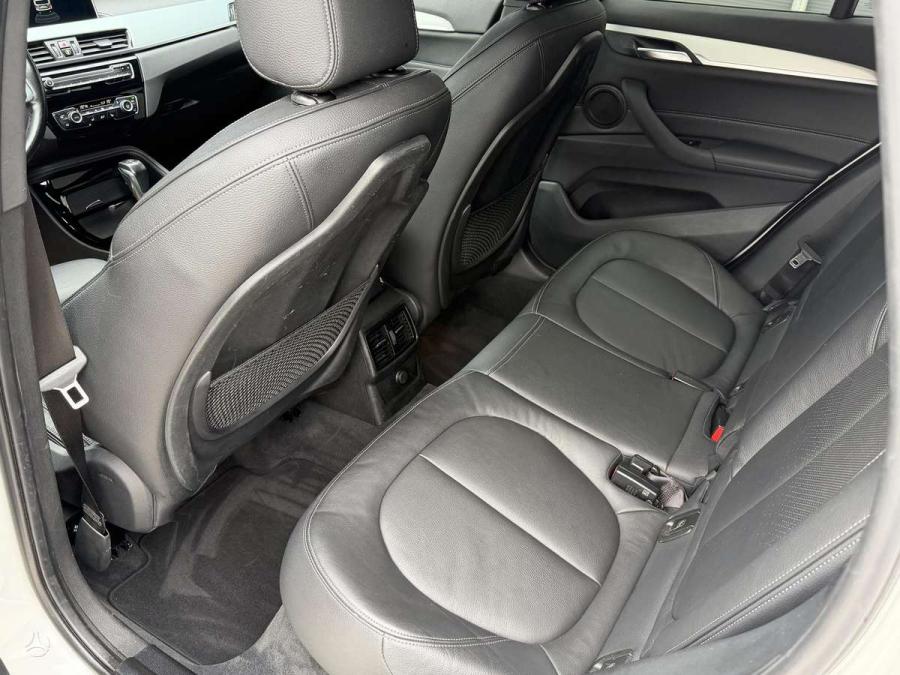 White BMW X1 2016 in Utena, with an engine capacity of 2.00 L and mileage of 240 thousand km for 11400 €, photo 21 on AUTOMOTO.COM.LV