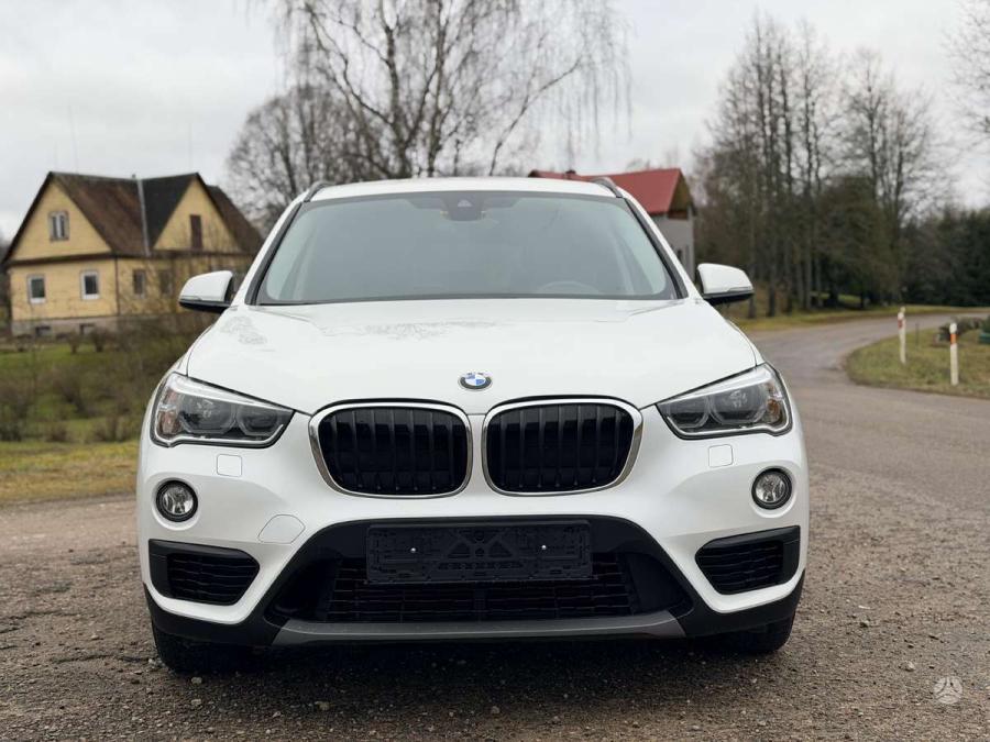 White BMW X1 2017 in Utena, with an engine capacity of 2.00 L and mileage of 315 thousand km for 12950 €, photo 7 on AUTOMOTO.COM.LV