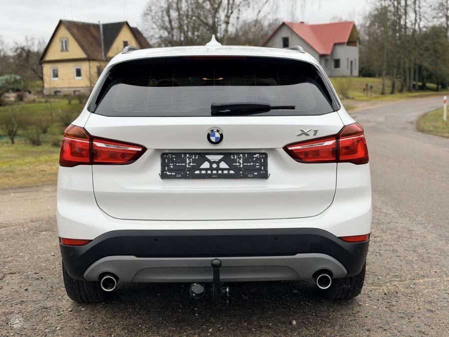White BMW X1 2017 in Utena, with an engine capacity of 2.00 L and mileage of 315 thousand km for 12950 €, photo 10 on AUTOMOTO.COM.LV