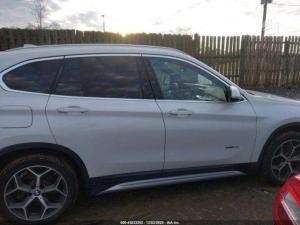 White BMW X1 2017 in Klaipeda, with an engine capacity of 2.00 L and mileage of 74 thousand km for 7000 €, photo 14 on AUTOMOTO.COM.LV