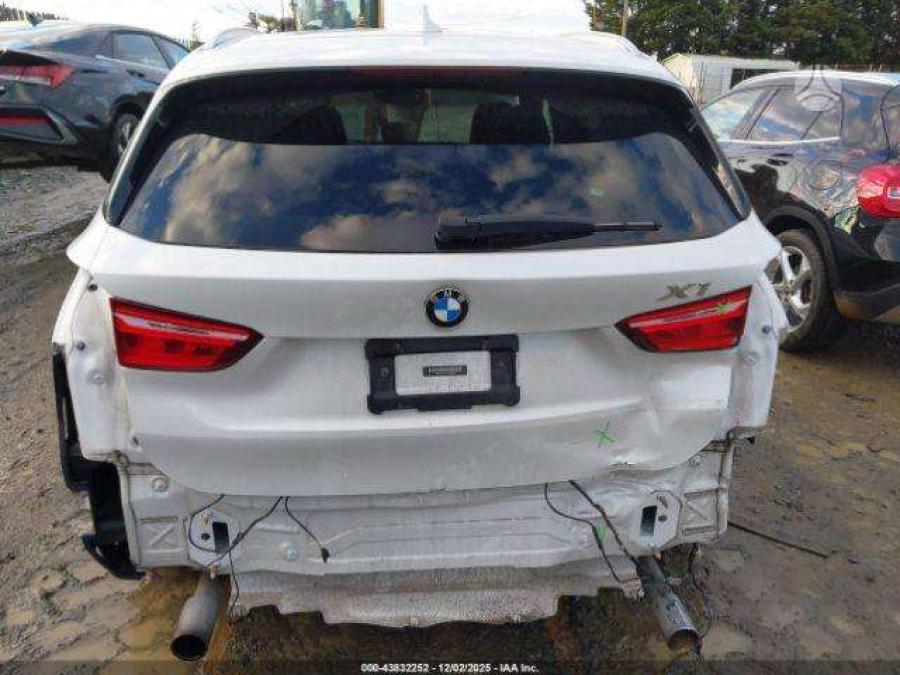 White BMW X1 2017 in Klaipeda, with an engine capacity of 2.00 L and mileage of 74 thousand km for 7000 €, photo 17 on AUTOMOTO.COM.LV