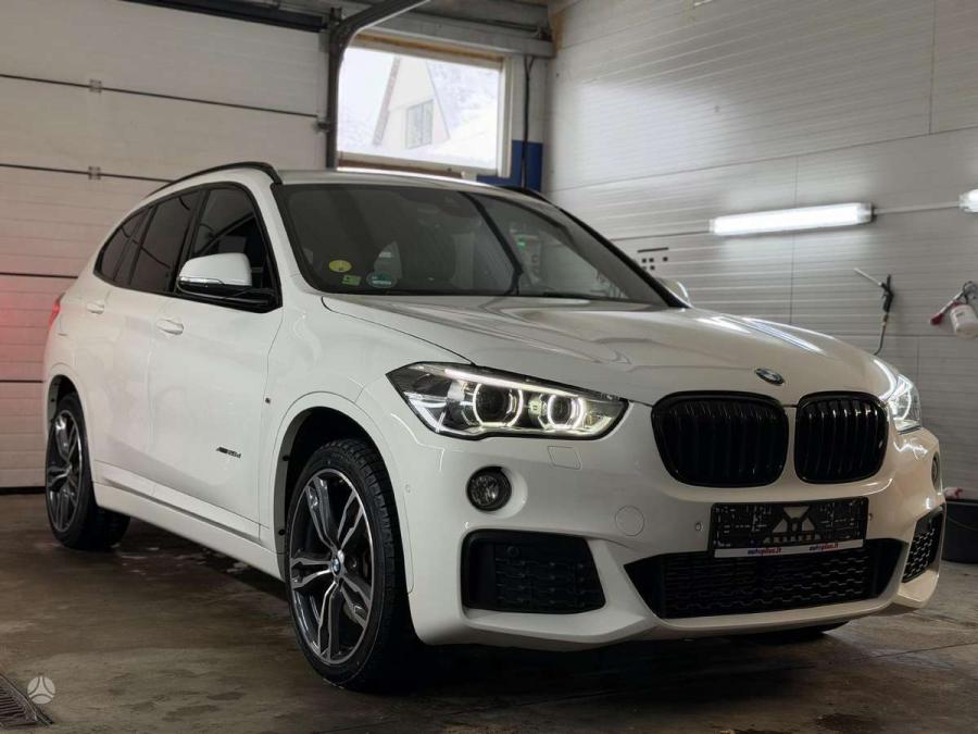 White BMW X1 2017 in Utena, with an engine capacity of 2.00 L and mileage of 181 thousand km for 15950 €, photo 5 on AUTOMOTO.COM.LV