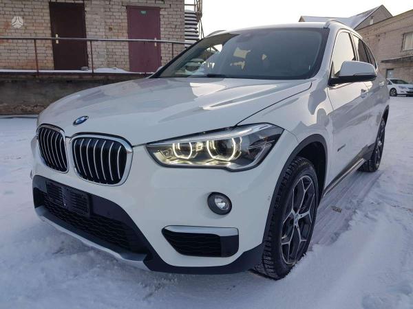 White BMW X1 2017 in Siauliai, with an engine capacity of 2.00 L and mileage of 267 thousand km for 12700 €, photo 3 on AUTOMOTO.COM.LV