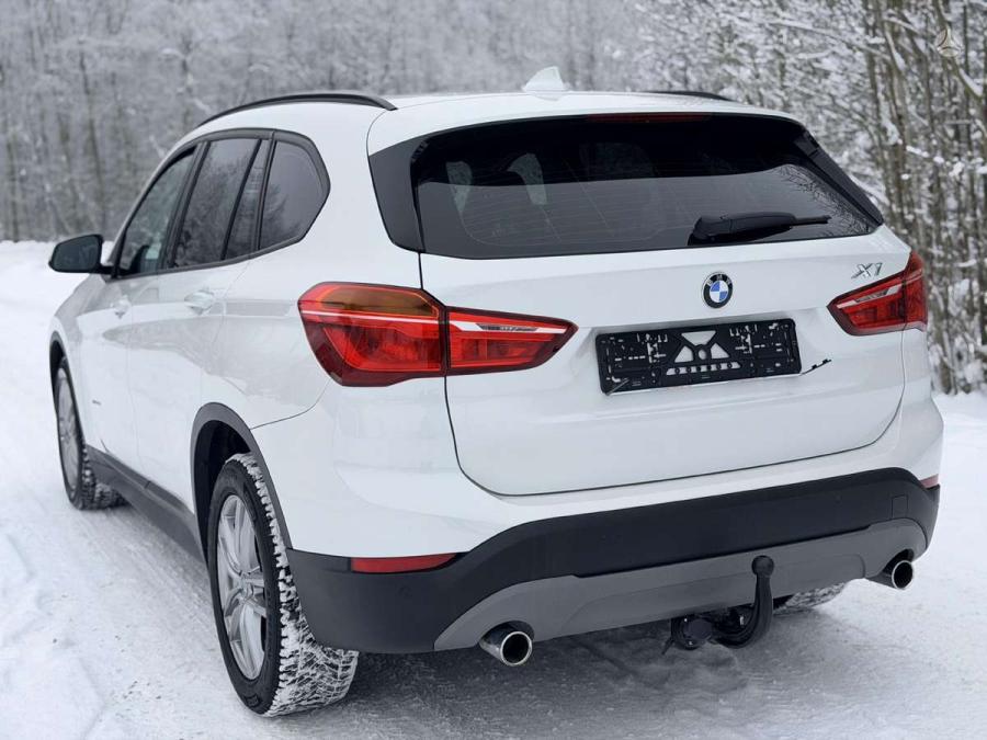 White BMW X1 2017 in Utena, with an engine capacity of 2.00 L and mileage of 315 thousand km for 12950 €, photo 9 on AUTOMOTO.COM.LV