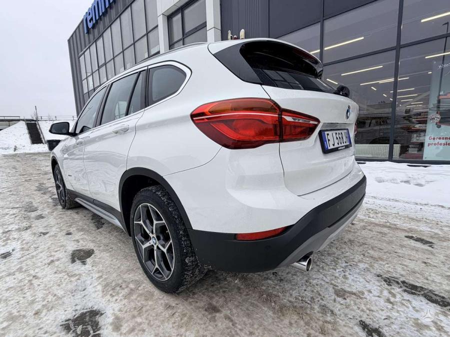 White BMW X1 2017 in Vilnius, with an engine capacity of 2.00 L and mileage of 280 thousand km for 11900 €, photo 4 on AUTOMOTO.COM.LV