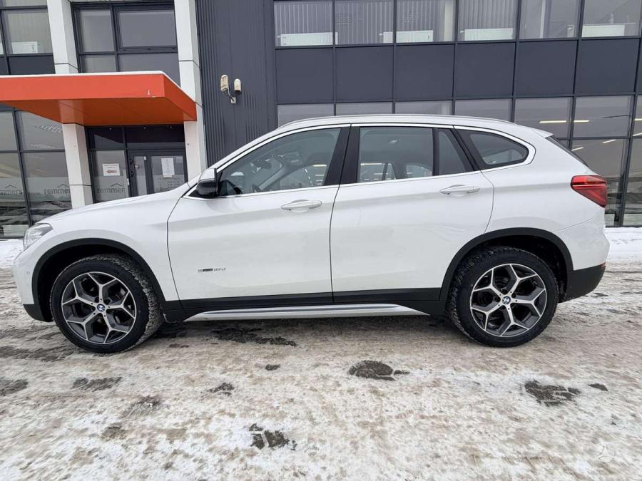 White BMW X1 2017 in Vilnius, with an engine capacity of 2.00 L and mileage of 280 thousand km for 11900 €, photo 5 on AUTOMOTO.COM.LV