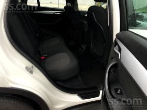 White BMW X1 2017 in Jelgava, with an engine capacity of 2.00 L and mileage of 252 thousand km for 12996 €, photo 5 on AUTOMOTO.COM.LV