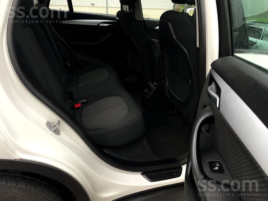 White BMW X1 2017 in Jelgava, with an engine capacity of 2.00 L and mileage of 252 thousand km for 12996 €, photo 5 on AUTOMOTO.COM.LV