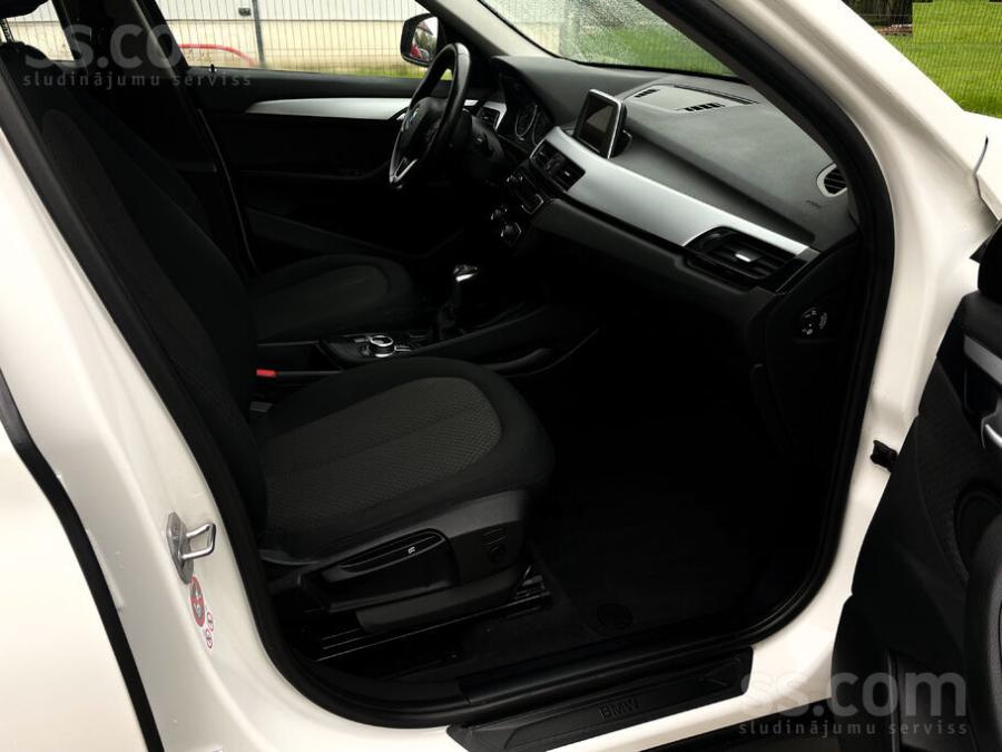 White BMW X1 2017 in Jelgava, with an engine capacity of 2.00 L and mileage of 252 thousand km for 12996 €, photo 6 on AUTOMOTO.COM.LV