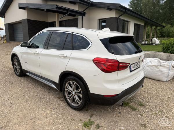White BMW X1 2017 in Vilnius, with an engine capacity of 2.00 L and mileage of 123 thousand km for 15500 €, photo 5 on AUTOMOTO.COM.LV