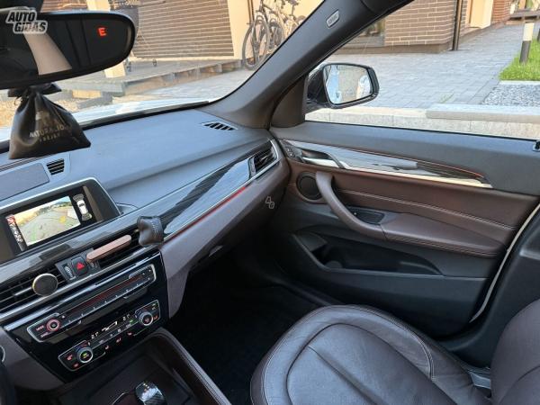 White BMW X1 2017 in Vilnius, with an engine capacity of 2.00 L and mileage of 123 thousand km for 15500 €, photo 10 on AUTOMOTO.COM.LV