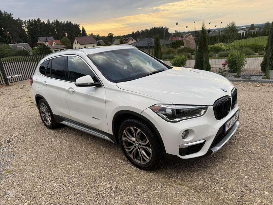 White BMW X1 2017 in Vilnius, with an engine capacity of 2.00 L and mileage of 124 thousand km for 15000 €, photo 4 on AUTOMOTO.COM.LV