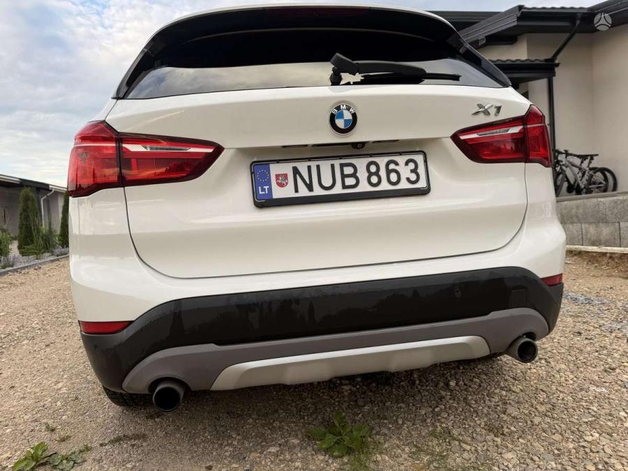 White BMW X1 2017 in Vilnius, with an engine capacity of 2.00 L and mileage of 124 thousand km for 15000 €, photo 7 on AUTOMOTO.COM.LV