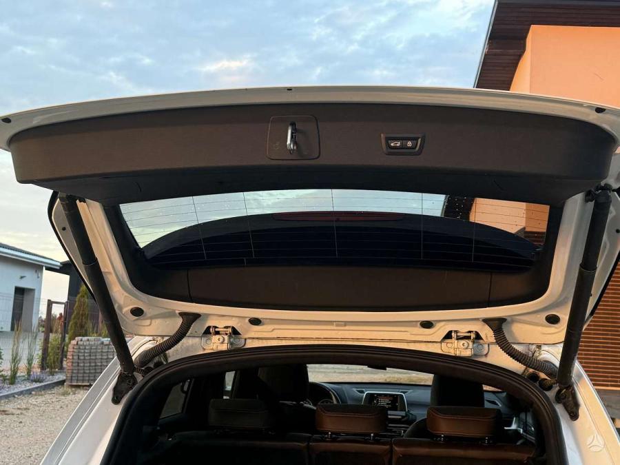 White BMW X1 2017 in Vilnius, with an engine capacity of 2.00 L and mileage of 124 thousand km for 15000 €, photo 15 on AUTOMOTO.COM.LV