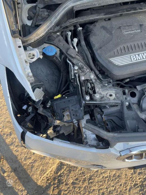 White BMW X1 2017 in Kaunas, with an engine capacity of 2.00 L and mileage of 154 thousand km for 9650 €, photo 3 on AUTOMOTO.COM.LV