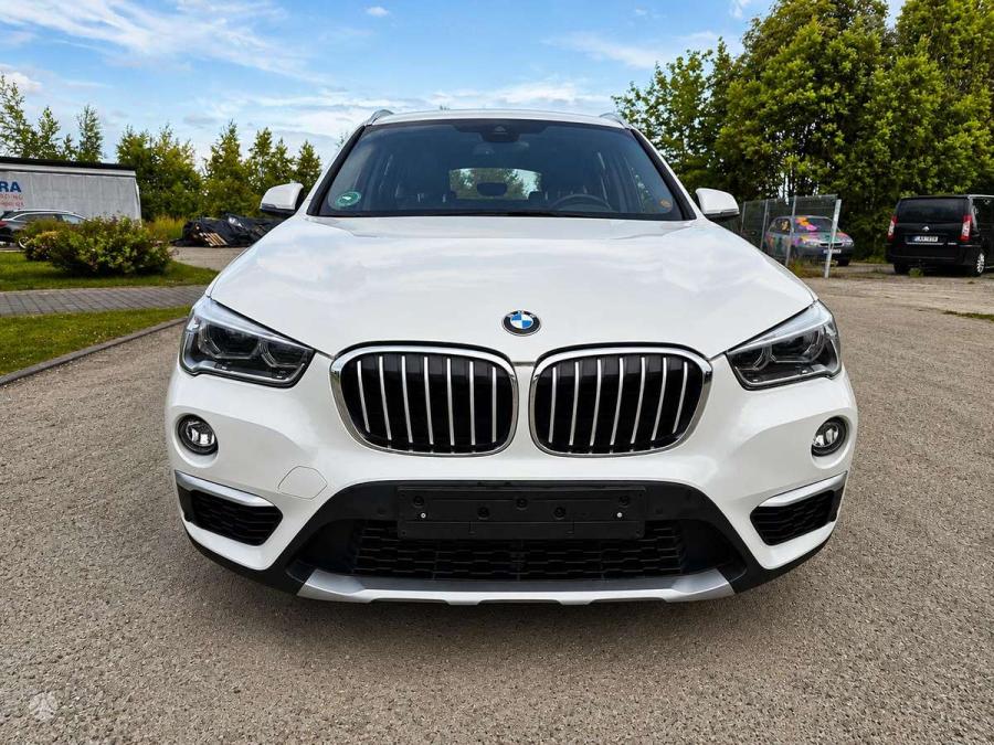 White BMW X1 2017 in Pakruojis, with an engine capacity of 1.50 L and mileage of 227 thousand km for 9800 €, photo 4 on AUTOMOTO.COM.LV
