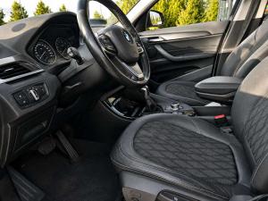 White BMW X1 2017 in Pakruojis, with an engine capacity of 1.50 L and mileage of 227 thousand km for 9800 €, photo 8 on AUTOMOTO.COM.LV