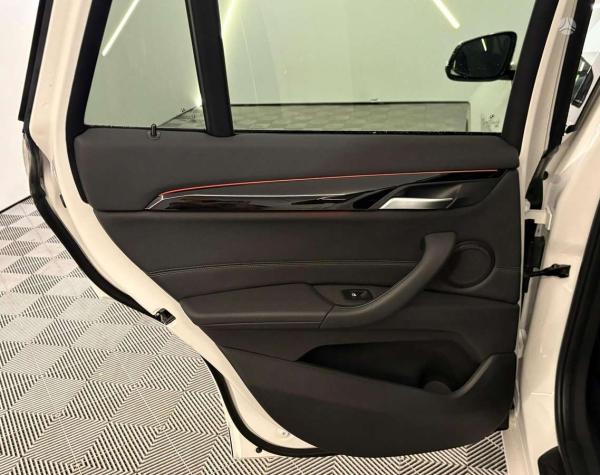 White BMW X1 2017 in Marijampole, with an engine capacity of 2.00 L and mileage of 228 thousand km for 15850 €, photo 10 on AUTOMOTO.COM.LV
