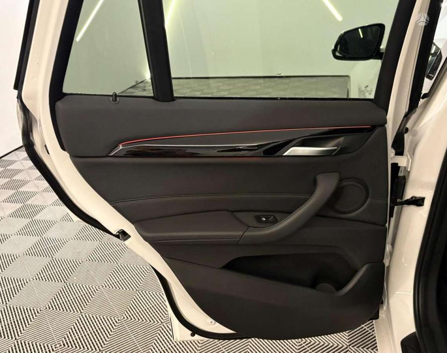 Balts BMW X1 2017 Marijampole, ar dzinēja tilpumu 2.00 L un nobraukumu 228 tūkst. km par 15850 €, foto 11 vietnē AUTOMOTO.COM.LV