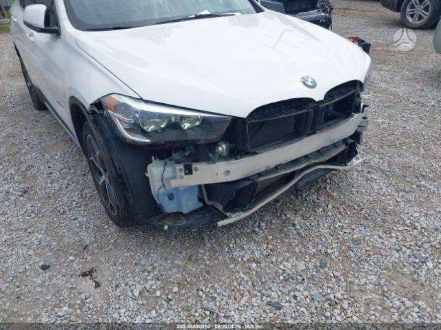 White BMW X1 2017 in Klaipeda, with an engine capacity of 2.00 L and mileage of 109 thousand km for 9600 €, photo 6 on AUTOMOTO.COM.LV