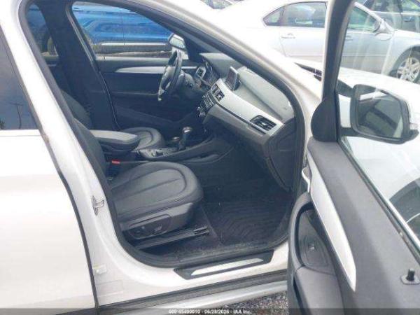 White BMW X1 2017 in Klaipeda, with an engine capacity of 2.00 L and mileage of 109 thousand km for 9600 €, photo 9 on AUTOMOTO.COM.LV